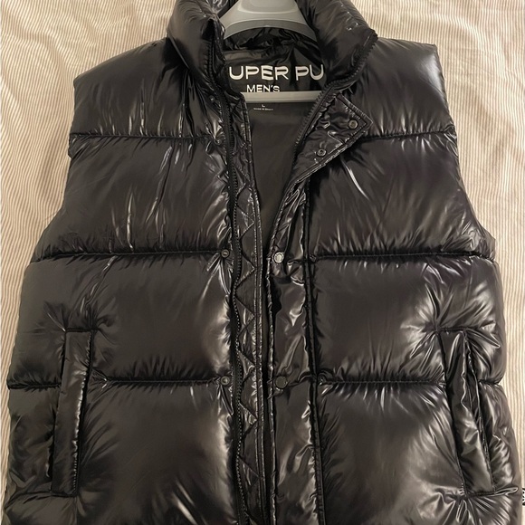 Aritzia | Jackets & Coats | Aritzia Superpuff Black Puffer Jacket With ...